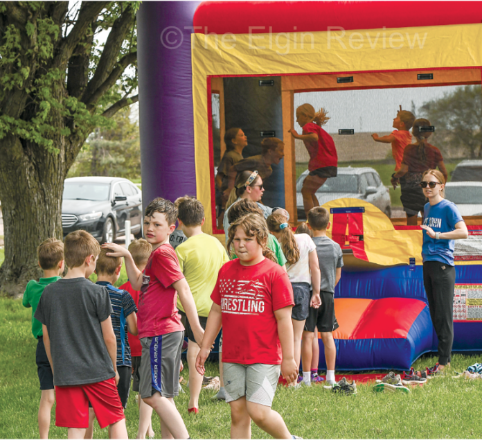 St. Boniface students celebrate with 'human sundaes' - The Elgin Review ...